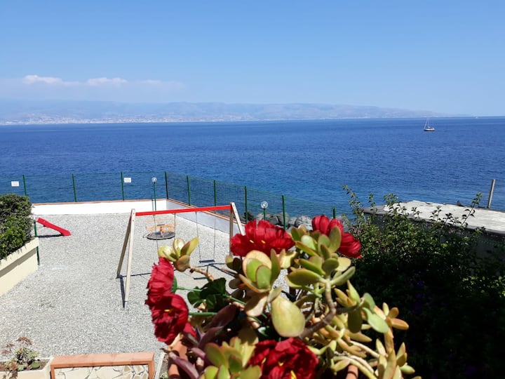 Residence Con Piscina Sullo Stretto Di Messina - Messina