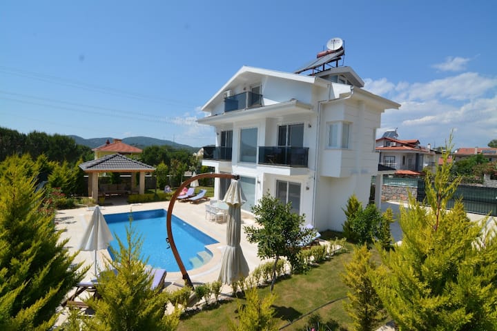 ÖLüdeniz Ovacıkta 3 Yatak Odalı Villa Efe - Ölüdeniz