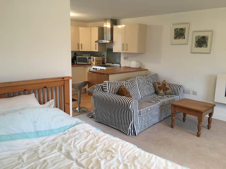 Annex Room 1st Floor - Kitchen King Bed & Sofa Bed - Huddersfield