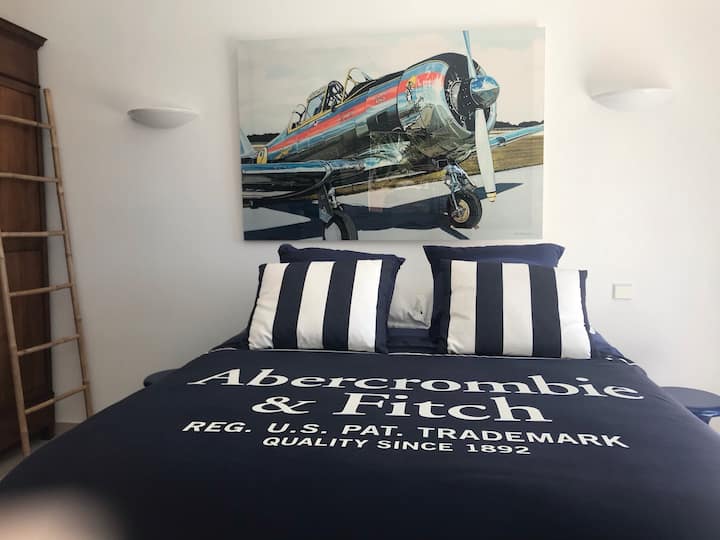 La Villa Bleue
Chambre
Petit Déjeuner
Piscine Vue - Hyères