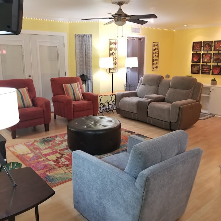 Monthly Discount & Voted 4th Best Airbnb Midland. - Midland, TX