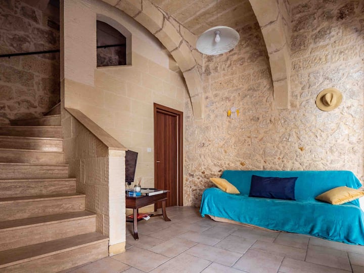 By The Sea Room In 250 Y.o Tal-bambinu Farmhouse - Malta