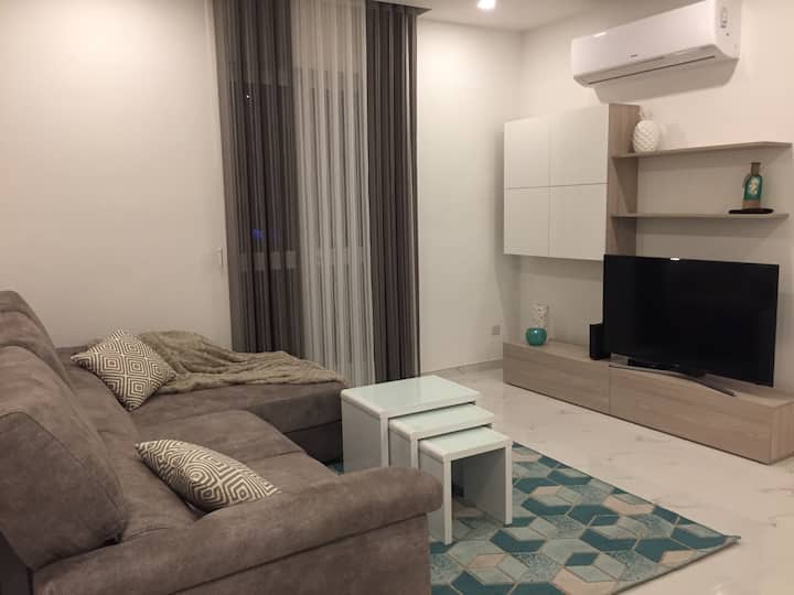Qawra Luxurious 3 Bedroom Apartment 5 Min From Sea - Malta