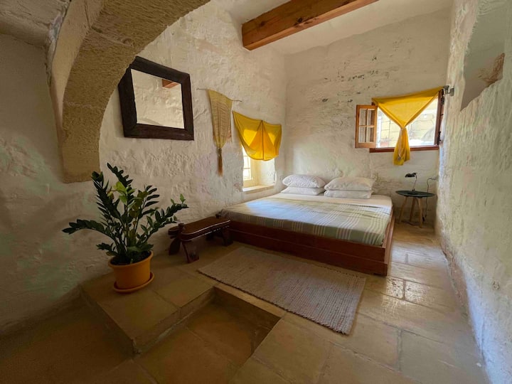 Sansun - The Hive (350 Year Old Traditional House) - Malta
