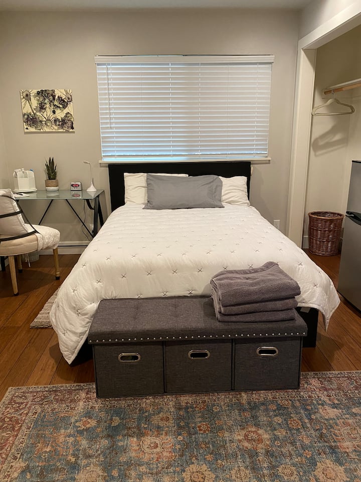 Folsom Farm House- Gated, & Dog Friendly - Folsom, CA