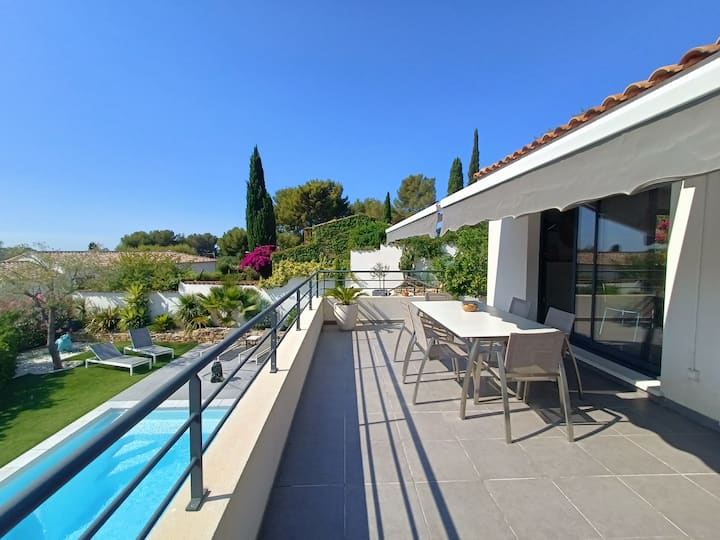 Villa Contemporaine
Piscine Chauffée
Boulodrome - La Ciotat