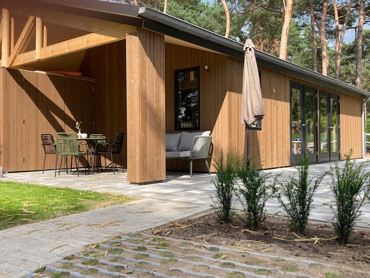 Sfeervol Chalet Met Zwembad En Natuurwater - Raalte