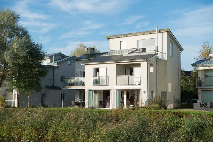Misty View - Cw4 - Lakeside Spa Property - Cotswolds