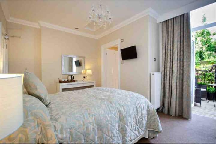 Pet Friendly Garden Apartment Sale-mcr Tram Links - Sale