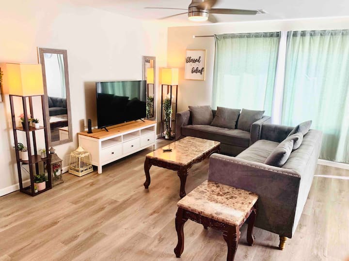 2 Stories  5br 3ba 10mins To The Strop & Airport - Las Vegas, NV