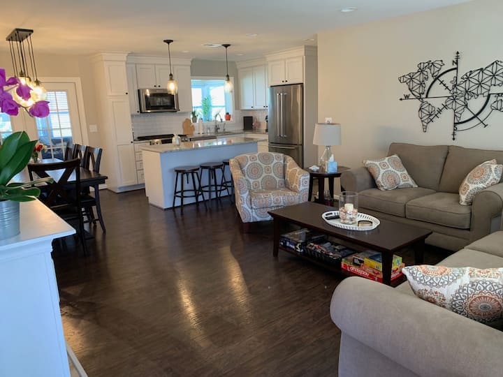 Peaceful Ranch Retreat In Farmington Hills - Farmington Hills, MI