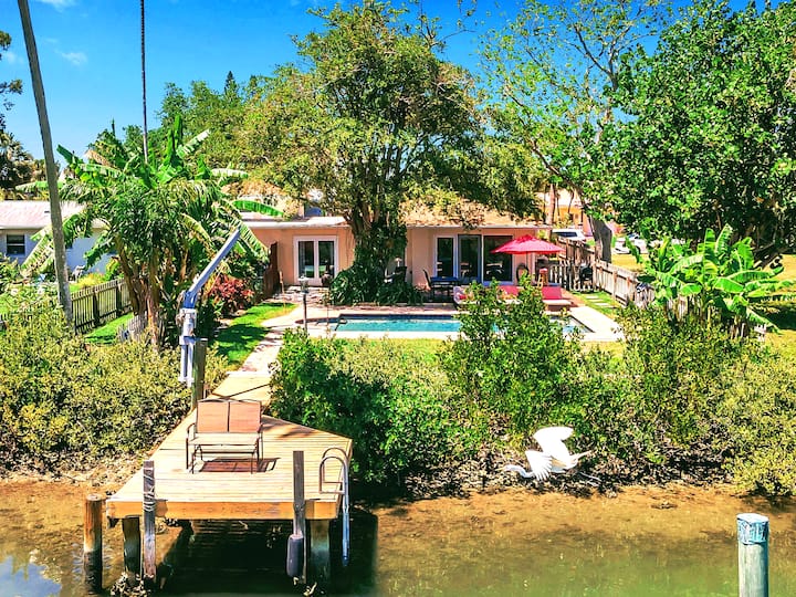 Waterfront Saltwater Pool Villa A+ Location! - Indian Rocks Beach, FL