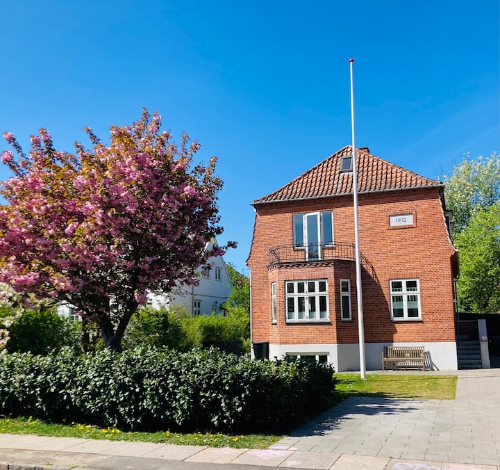 Large Villa With Own Garden, Close To City Centre. - Copenhague