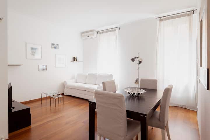 Cozy Apartment In The Heart Of Milan - Milan