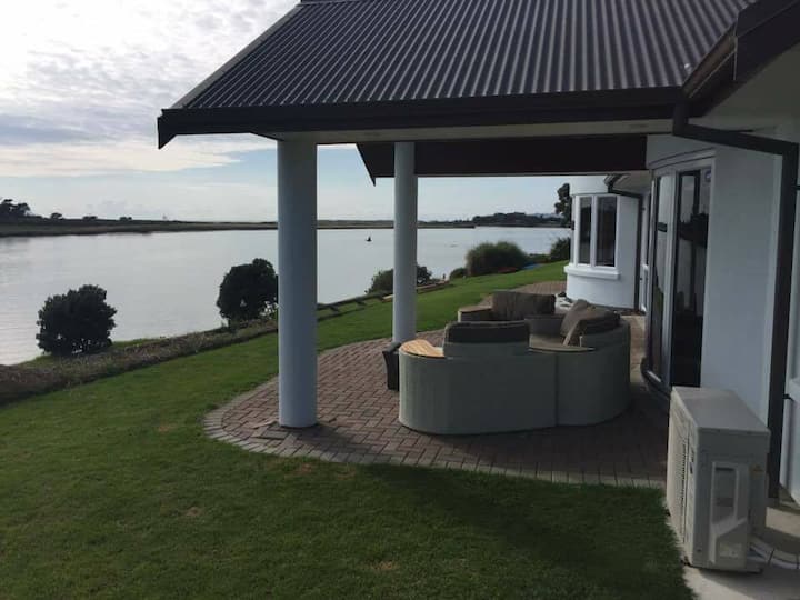 Waipu Waterfront Luxury Holiday Home - Waipu