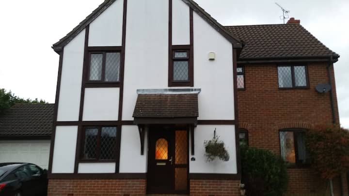 Large Room In Quiet Cul De Sac - Stevenage