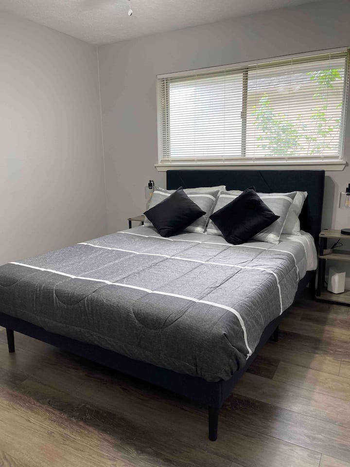 Cozy Queen Private Room W/ Many Activities Nearby! - Seabrook, TX