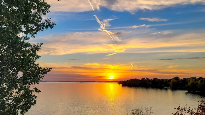 Lakeview Home, Bedrooms Riverside, Kingbed Suite! - Mirabel