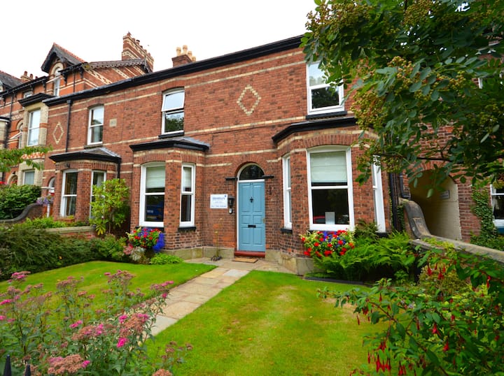 Knutsford - No 2 The Manse, Luxury Apartment - Northwich