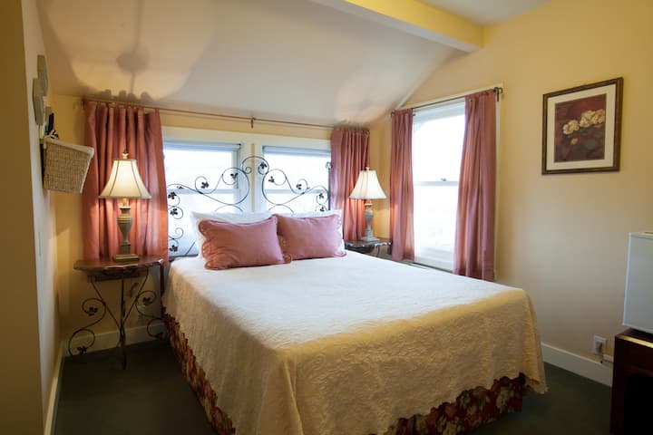 Oak Street Hotel - Scarlet Oak (#3) - Hood River, OR