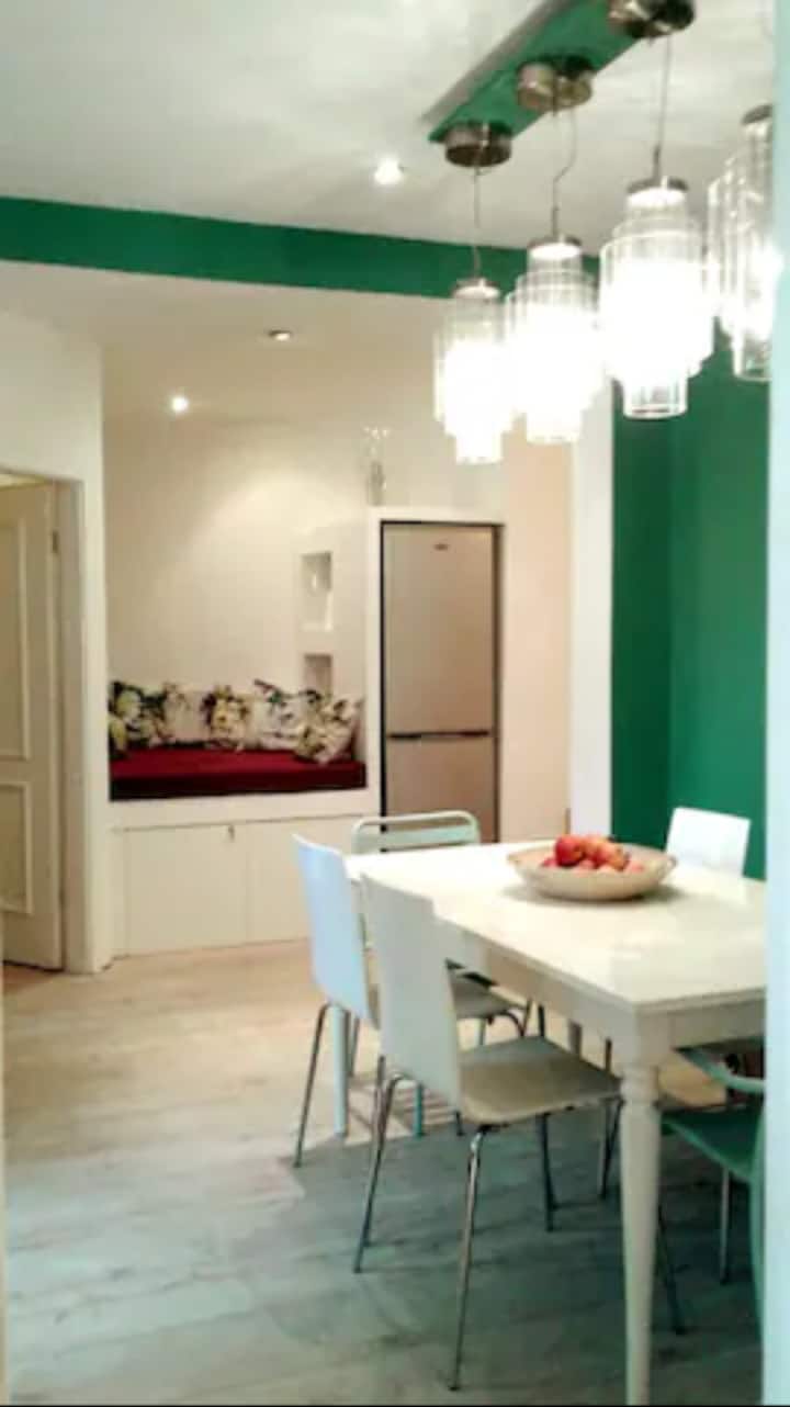 Central:green,own Room, Sep. Shower, Shared Toilet - Berlin