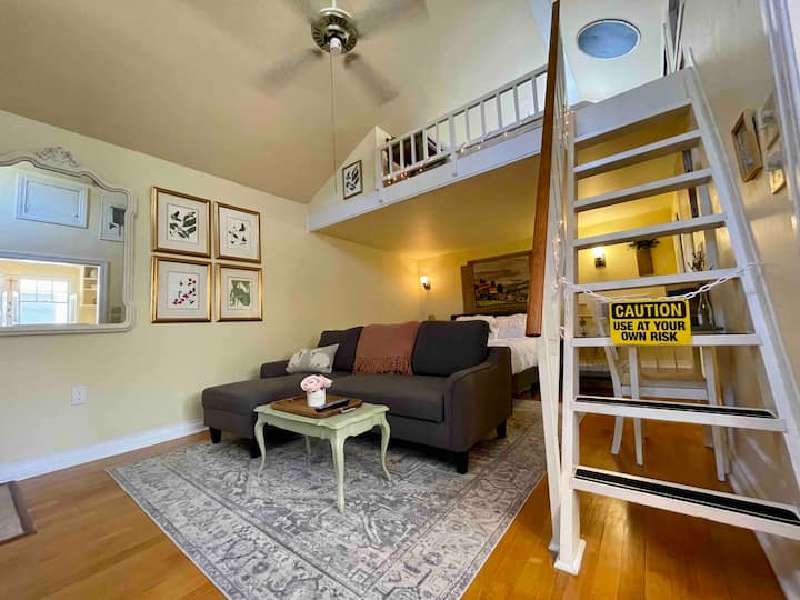 Historic Lofted Cottage By Bay - Pinellas Park, FL