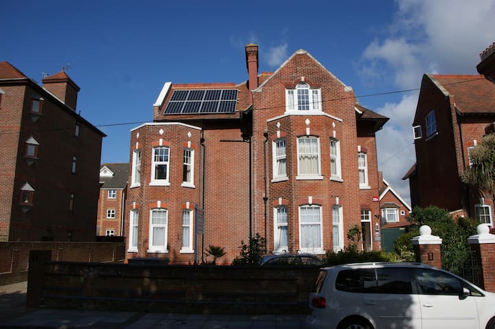 Studio 2 - One Helena Road Serviced Apartments - Portsmouth