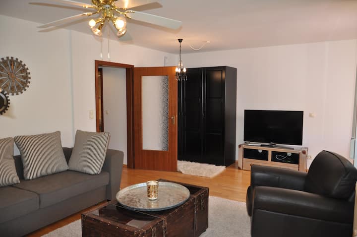 Big Apartment With Private Garden - München