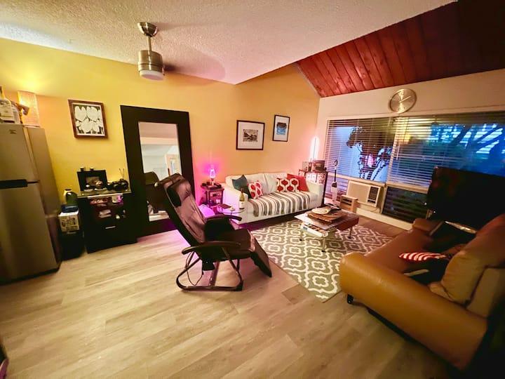 Free Fiber Optic Wifi Queen Bed, Monthly Rental - Honolulu, HI