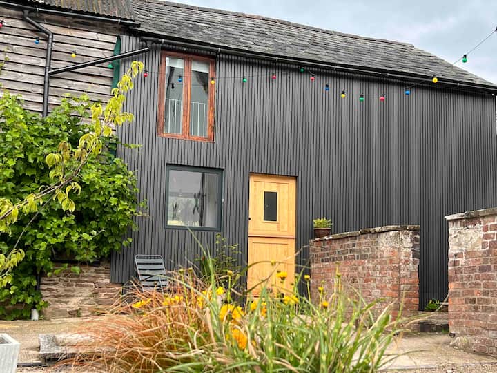 The Apple Tallet, Cosy Barn With A Great View - Herefordshire