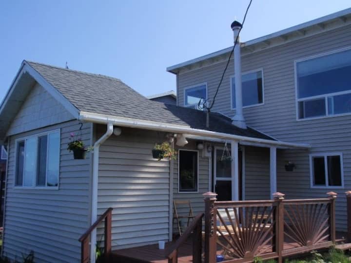 Surf Cottage Sits With Views Of The Ocean - Cape Meares