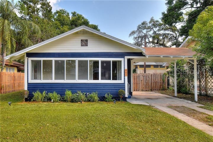 Park St Bungalow In The Heart Of Lakeland - Lakeland, FL