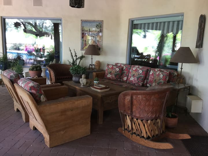 Old Foothills Hacienda (King)(breakfast Included) - Tucson, AZ