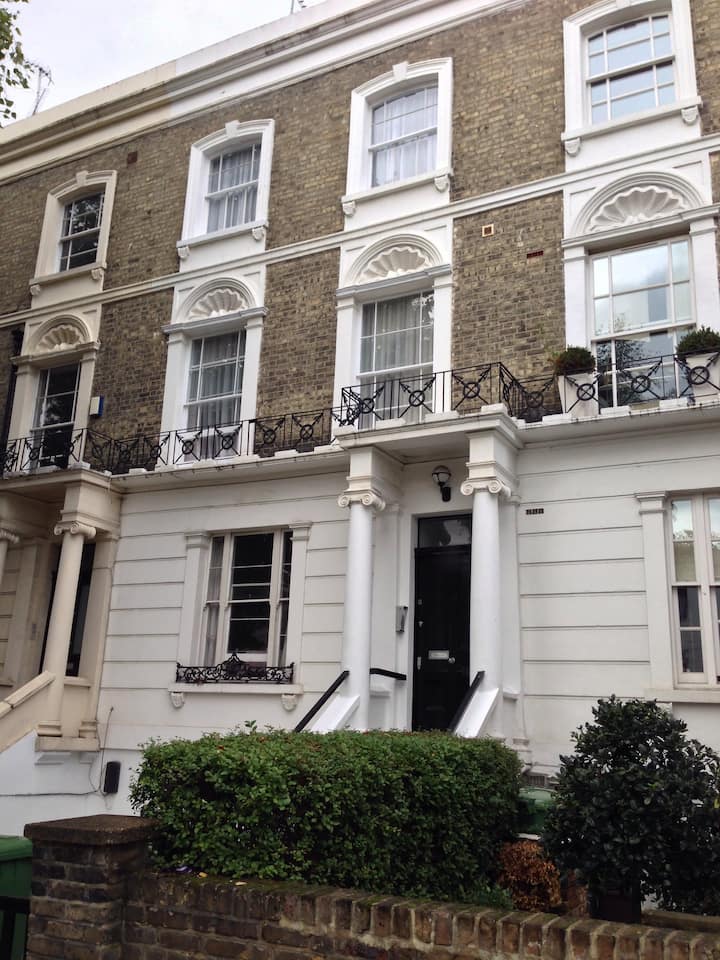 Well Located 2db Swiss Cottage: Long & Short Let. - Camden, AR