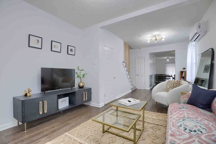 Relaxing Small Town Retreat - Yard & Parking - Denver, PA