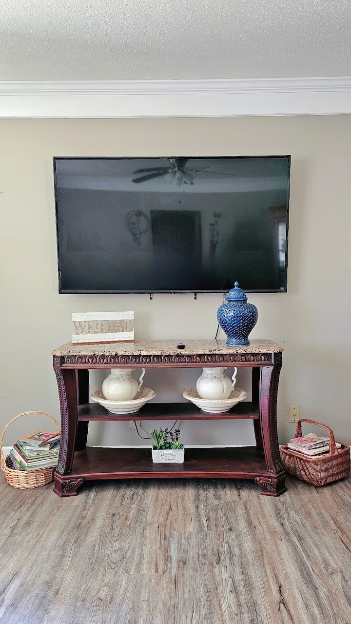 Granny's House With Hot Tub! - Springdale, AR