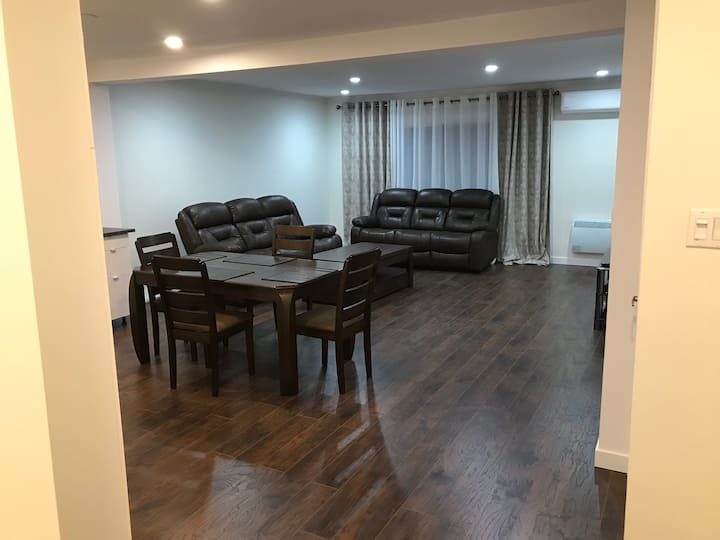 Big Apartment, Renovated With Private Parking - LaSalle