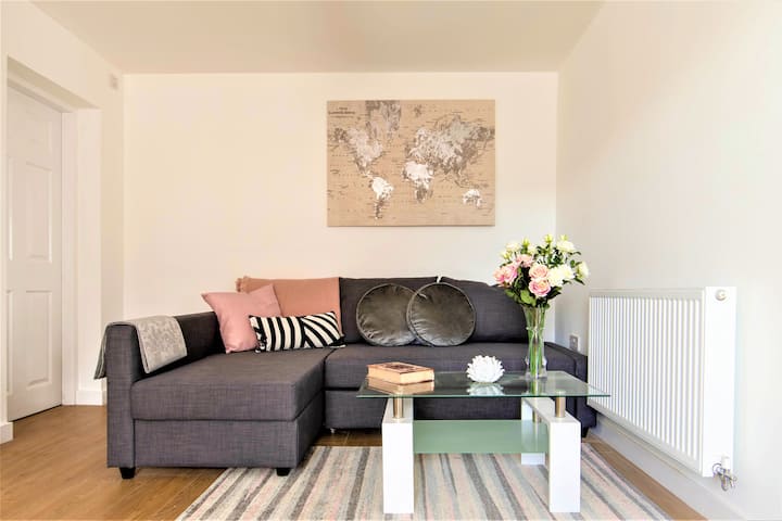 Riverside Relax: Near Airport And City Centre - Knowsley Safari