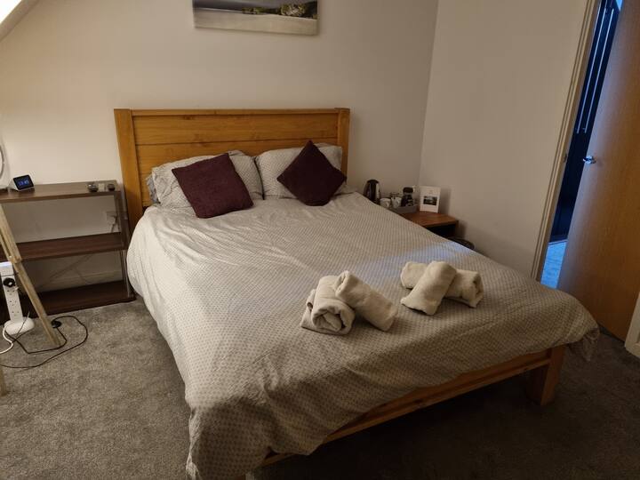 Private Whole Top Floor King Size Bed With Ensuite - St Austell