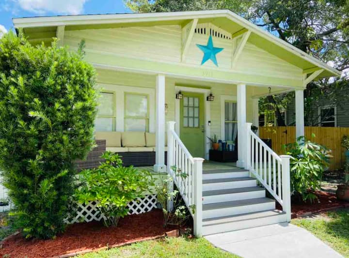 Cozy Bungalow Inn The Heights-the Hive - Tampa, FL