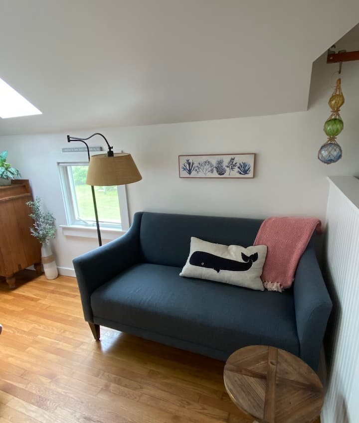 The Ritz: Bright, Airy & Close To Everything! - New Shoreham, RI