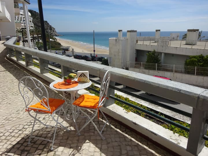 Apart In Front The California Beach, With Wi-fi - Sesimbra