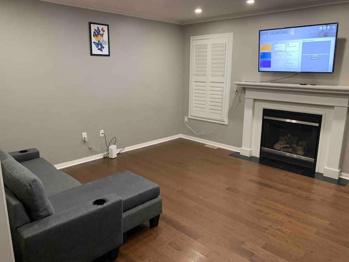 Spacious Twin Size Room - Brampton