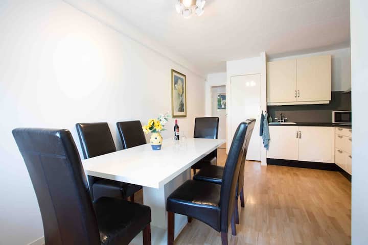 2-bedrooms, 5-beds Ideal For Long-term Workers - Alkmaar
