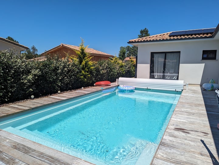Maison Familiale Avec Piscine - Salles