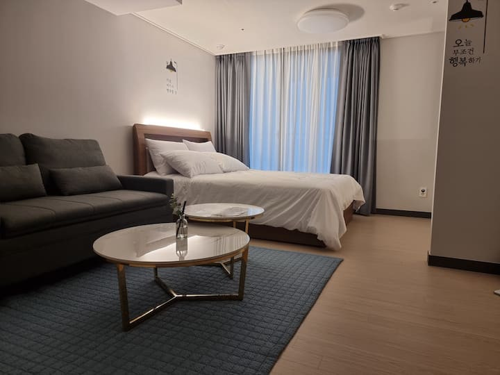 무료주차/돌산대교와 경도, 바다가 보이는 주변이 한적하고 경치 좋은  꼭대기층 숙소 - Yeosu-si