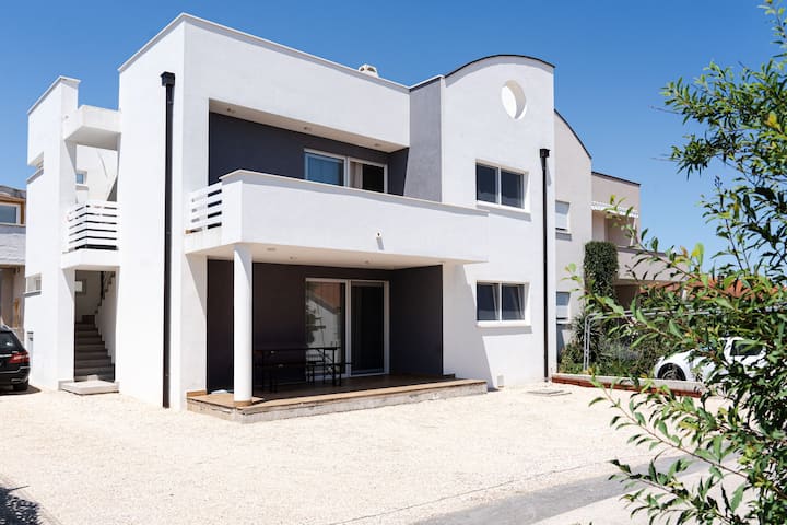Vir - Brand New Apartment With Ac And Parking - Vir