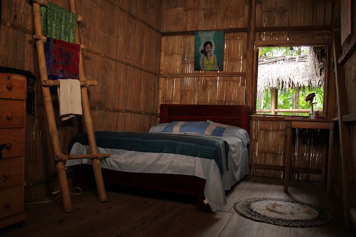 Bedroom "Pérez" In A Montuvia Home By The River. - Calceta