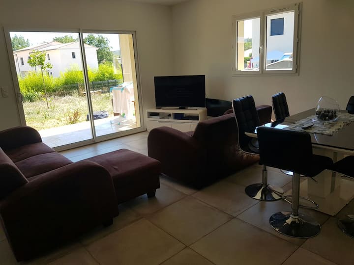 Appartement Calme Dans La Plaine Avec Piscine - Montauroux
