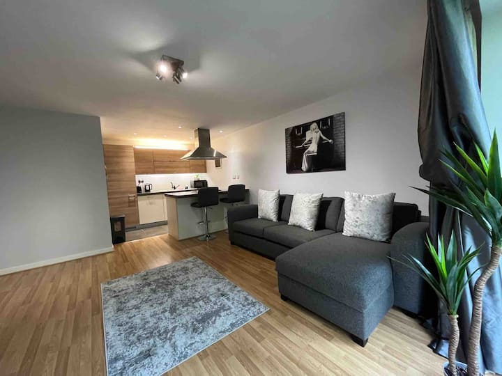 Modern, Clean And Cosy! - Ilford